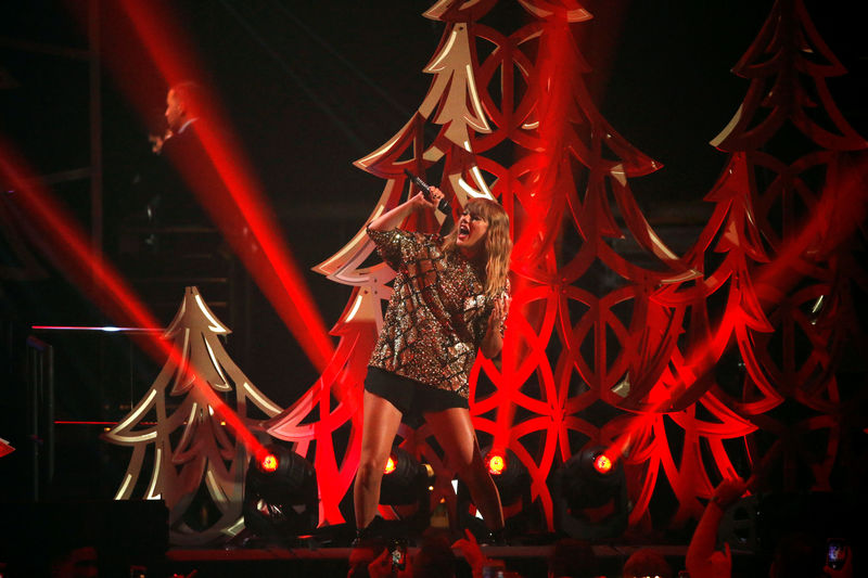 Taylor Swift spends third week atop Billboard 200 chart By Reuters Taylor Swift spends third week atop Billboard 200 chart By Reuters