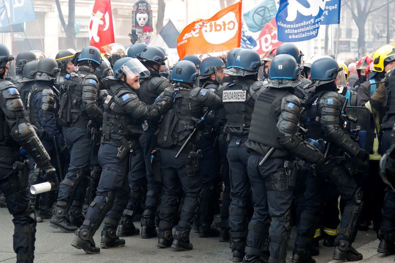 French police clash with firefighters at Paris demonstration By Reuters