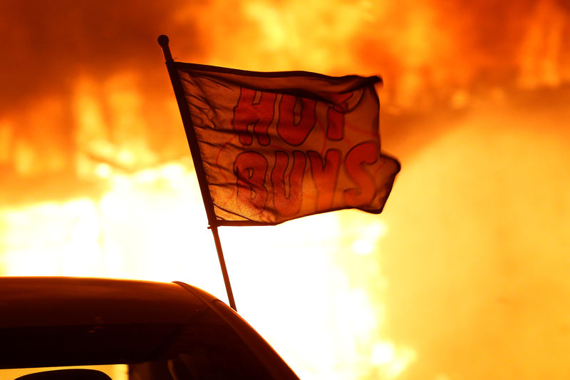 'Everything destroyed' as wildfire scorches Paradise, California By Reuters